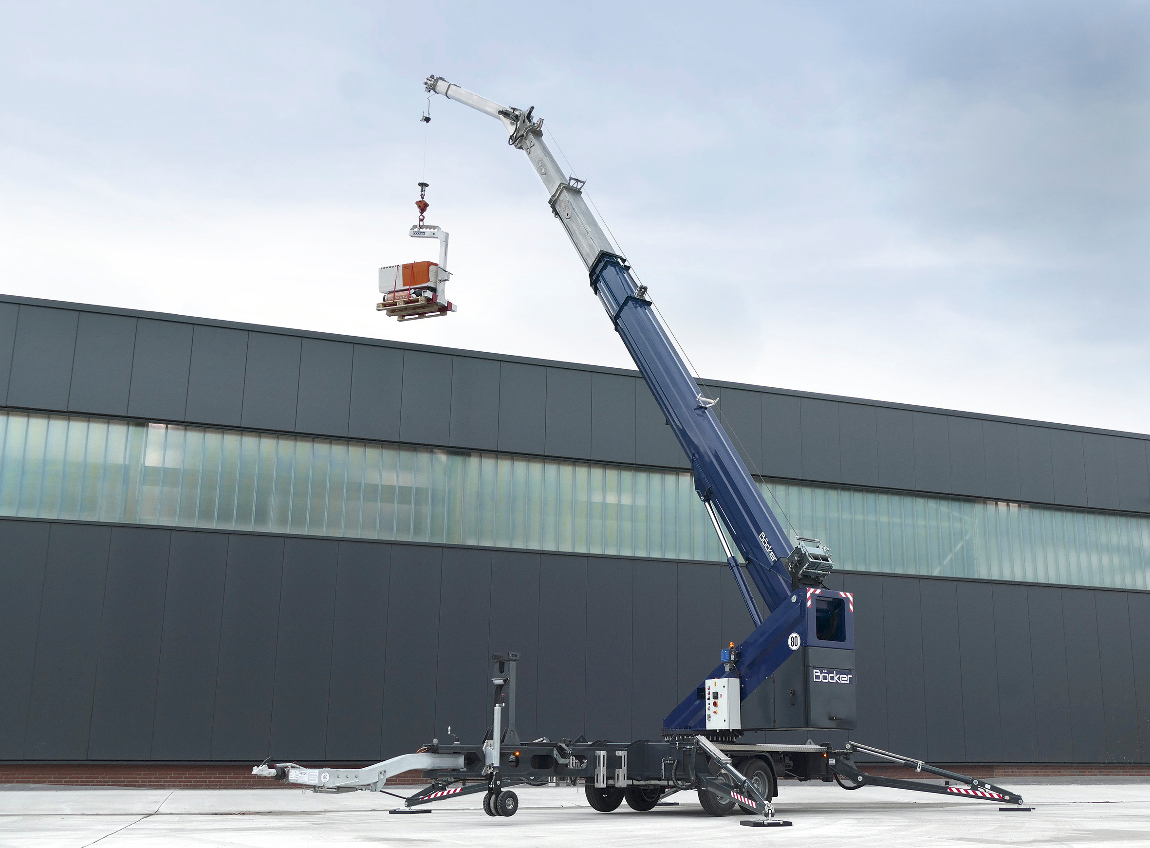 Böcker Anhängerkran AHK 36 jetzt auch mit E-Motor | Zimmerer-Treffpunkt