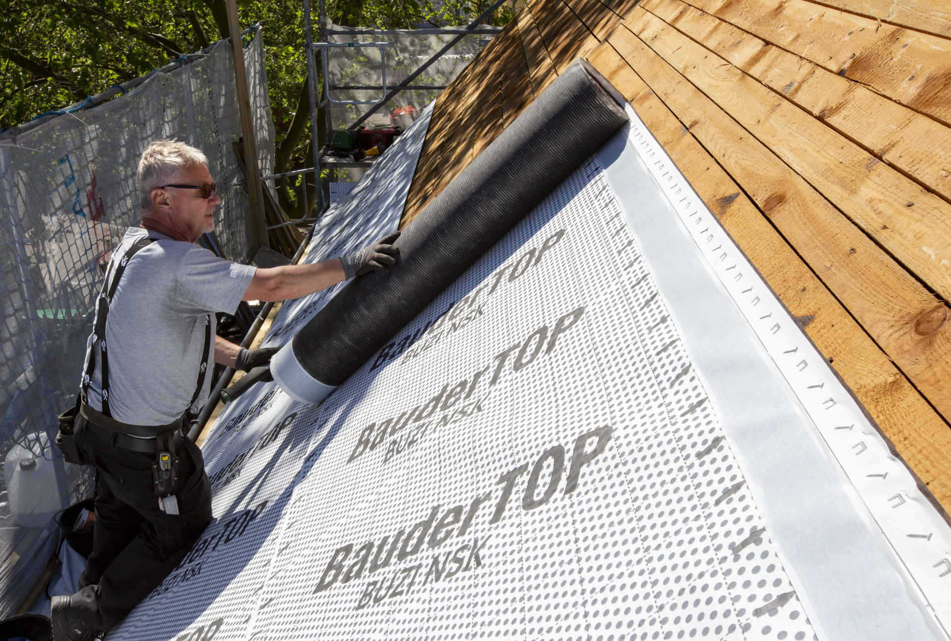 Altbewährtes neu gedacht – Bitumen-Unterdeckbahn BauderTOP BUZI NSK ...